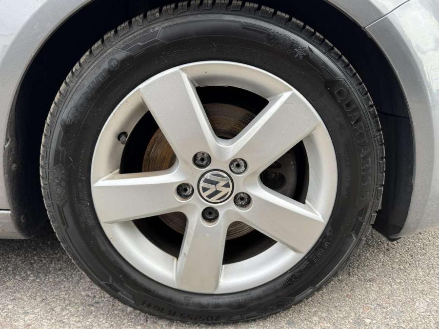 Grey Volkswagen Golf Plus 2010 in Marijampole, with an engine capacity of 1.60 L and mileage of 280 thousand km for 3300 €, photo 12 on AUTOMOTO.COM.LV