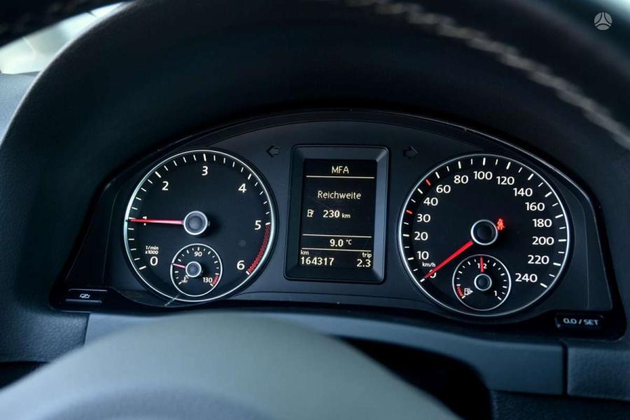 Grey Volkswagen Golf Plus 2010 in Kretinga, with an engine capacity of 1.60 L and mileage of 164 thousand km for 4099 €, photo 28 on AUTOMOTO.COM.LV