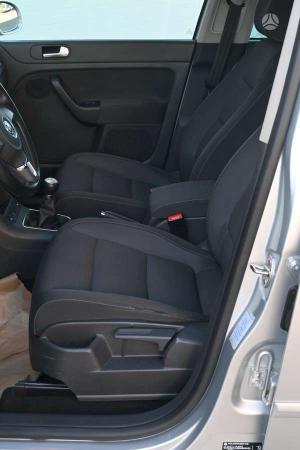 Grey Volkswagen Golf Plus 2010 in Kretinga, with an engine capacity of 1.60 L and mileage of 164 thousand km for 4099 €, photo 15 on AUTOMOTO.COM.LV
