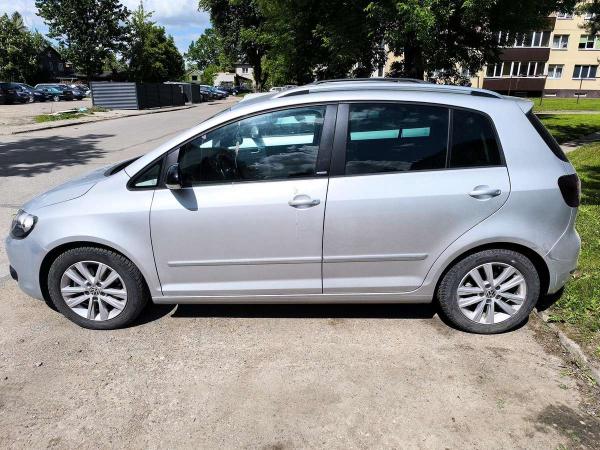 Pelēks Volkswagen Golf Plus 2011 Panevēža, ar dzinēja tilpumu 1.60 L un nobraukumu 233 tūkst. km par 4300 €, foto 3 vietnē AUTOMOTO.COM.LV