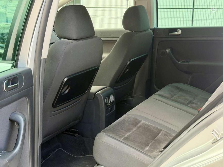 Grey Volkswagen Golf Plus 2011 in Vilnius, with an engine capacity of 1.39 L and mileage of 261 thousand km for 5250 €, photo 19 on AUTOMOTO.COM.LV