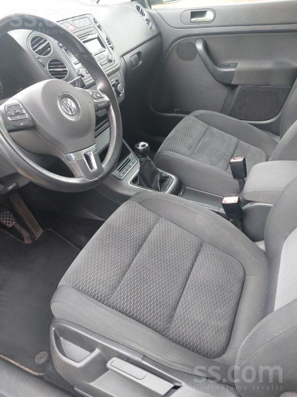 Grey Volkswagen Golf Plus 2011 in Preili, with an engine capacity of 2.00 L and mileage of 346 thousand km for 3050 €, photo 8 on AUTOMOTO.COM.LV