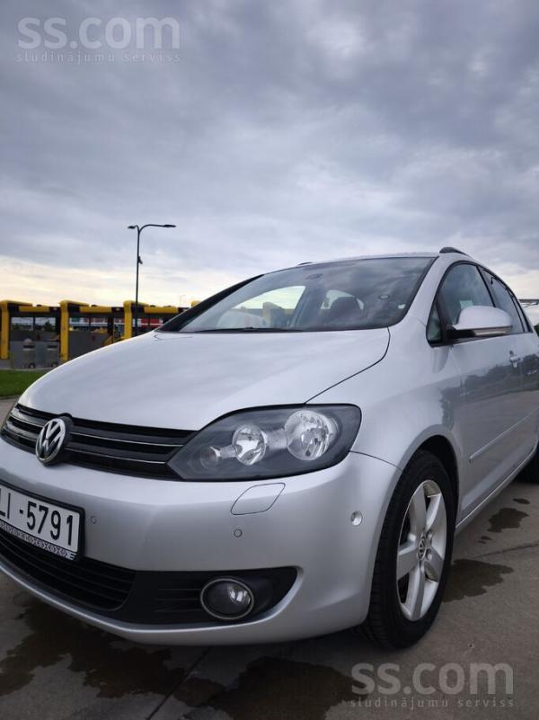 Grey Volkswagen Golf Plus 2011 in Liepaja, with an engine capacity of 1.60 L and mileage of 281 thousand km for 4800 €, photo 1 on AUTOMOTO.COM.LV