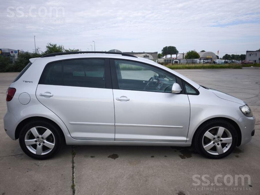 Pelēks Volkswagen Golf Plus 2011 Liepāja, ar dzinēja tilpumu 1.60 L un nobraukumu 281 tūkst. km par 4800 €, foto 5 vietnē AUTOMOTO.COM.LV