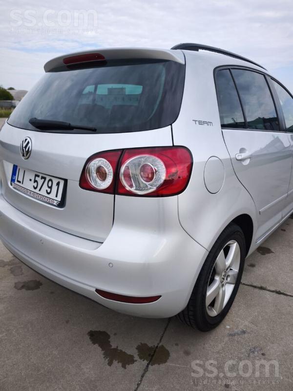 Grey Volkswagen Golf Plus 2011 in Liepaja, with an engine capacity of 1.60 L and mileage of 281 thousand km for 4800 €, photo 5 on AUTOMOTO.COM.LV