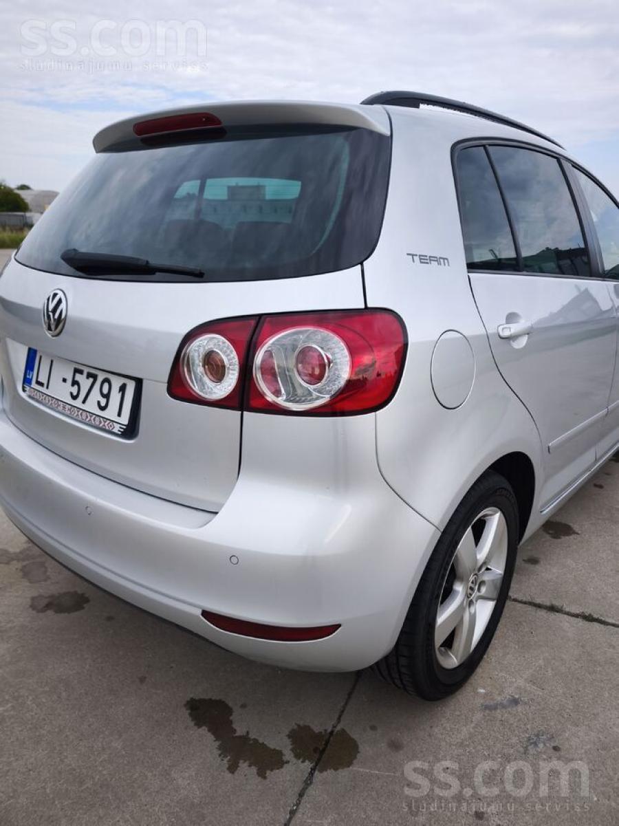 Pelēks Volkswagen Golf Plus 2011 Liepāja, ar dzinēja tilpumu 1.60 L un nobraukumu 281 tūkst. km par 4800 €, foto 6 vietnē AUTOMOTO.COM.LV
