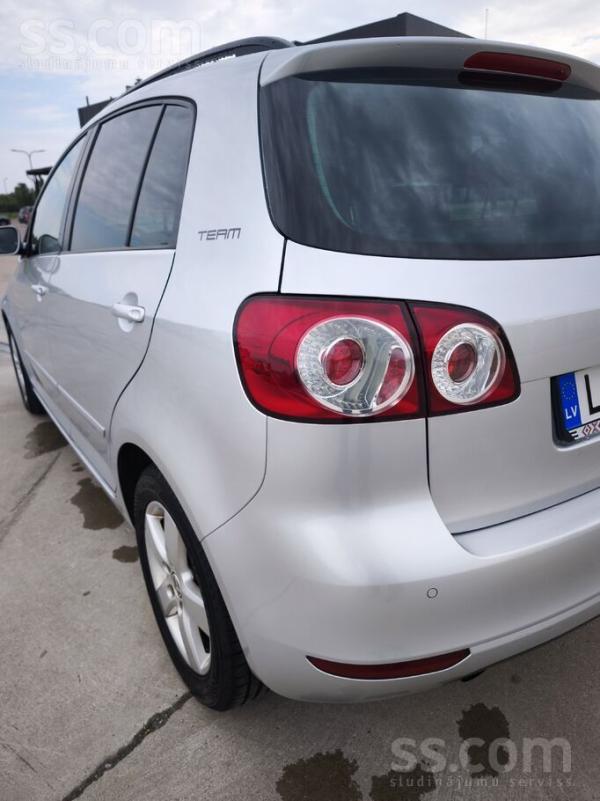 Grey Volkswagen Golf Plus 2011 in Liepaja, with an engine capacity of 1.60 L and mileage of 281 thousand km for 4800 €, photo 7 on AUTOMOTO.COM.LV