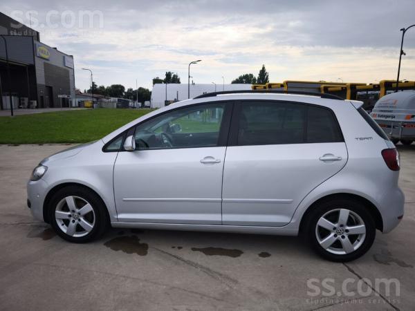 Grey Volkswagen Golf Plus 2011 in Liepaja, with an engine capacity of 1.60 L and mileage of 281 thousand km for 4800 €, photo 8 on AUTOMOTO.COM.LV