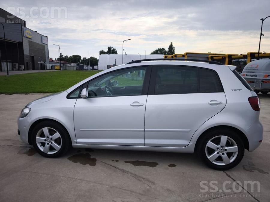 Pelēks Volkswagen Golf Plus 2011 Liepāja, ar dzinēja tilpumu 1.60 L un nobraukumu 281 tūkst. km par 4800 €, foto 9 vietnē AUTOMOTO.COM.LV