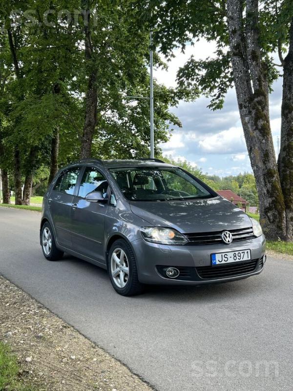 Pelēks Volkswagen Golf Plus 2011 Rīga, ar dzinēja tilpumu 2.00 L un nobraukumu 347 tūkst. km par 2950 €, foto 2 vietnē AUTOMOTO.COM.LV