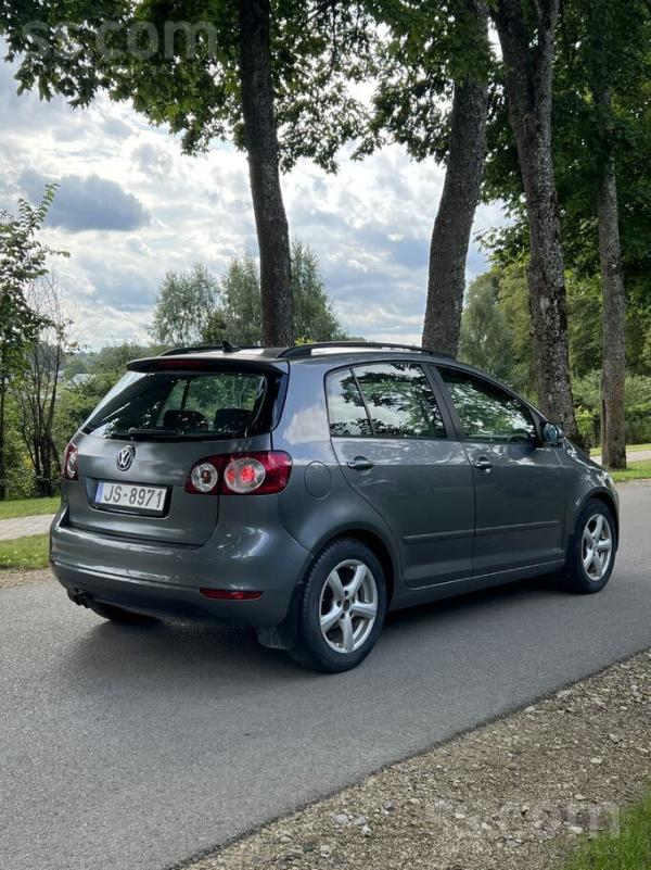 Pelēks Volkswagen Golf Plus 2011 Rīga, ar dzinēja tilpumu 2.00 L un nobraukumu 347 tūkst. km par 2950 €, foto 3 vietnē AUTOMOTO.COM.LV