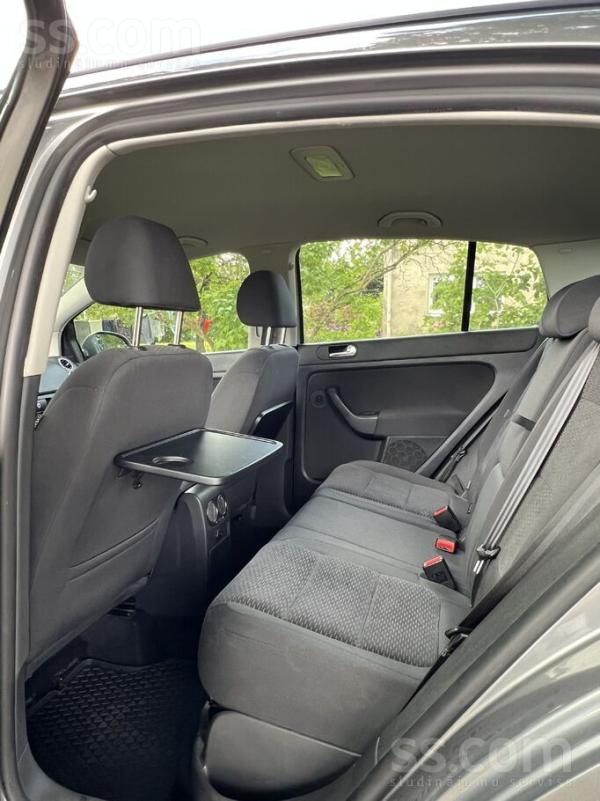 Pelēks Volkswagen Golf Plus 2011 Rīga, ar dzinēja tilpumu 2.00 L un nobraukumu 347 tūkst. km par 2950 €, foto 6 vietnē AUTOMOTO.COM.LV