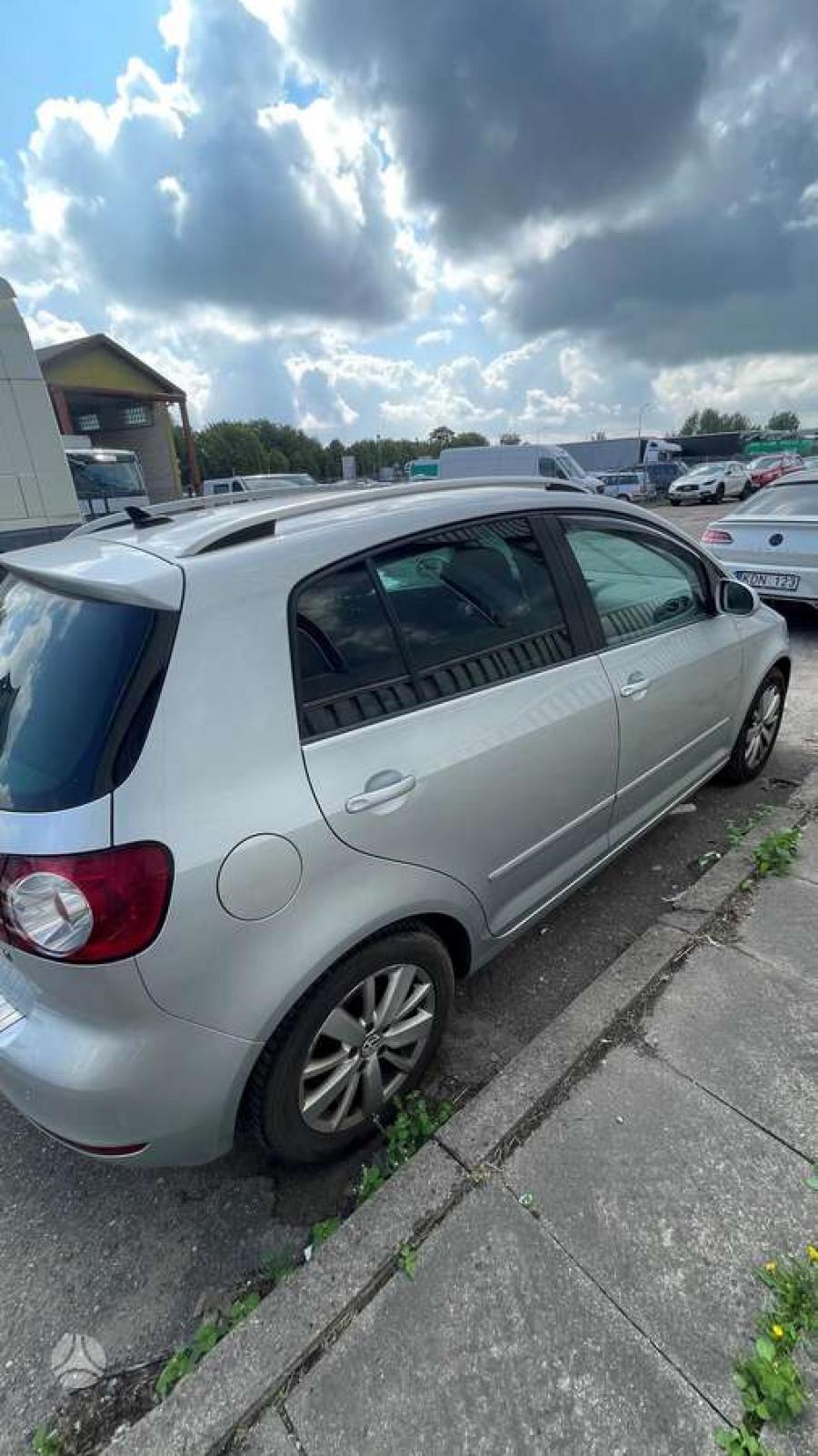 Pelēks Volkswagen Golf Plus 2011 Kauņa, ar dzinēja tilpumu 1.39 L un nobraukumu 199 tūkst. km par 3200 €, foto 3 vietnē AUTOMOTO.COM.LV
