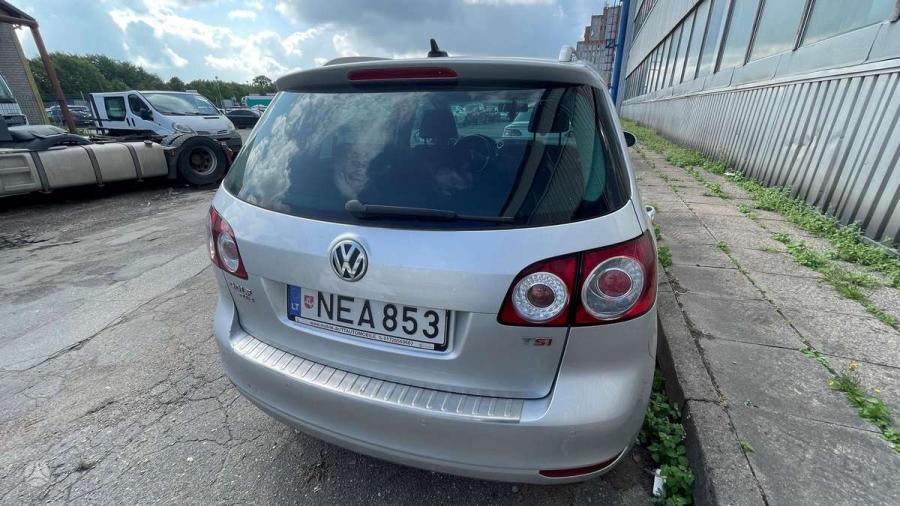 Pelēks Volkswagen Golf Plus 2011 Kauņa, ar dzinēja tilpumu 1.39 L un nobraukumu 199 tūkst. km par 3200 €, foto 4 vietnē AUTOMOTO.COM.LV