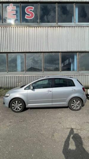 Pelēks Volkswagen Golf Plus 2011 Kauņa, ar dzinēja tilpumu 1.39 L un nobraukumu 199 tūkst. km par 3200 €, foto 5 vietnē AUTOMOTO.COM.LV