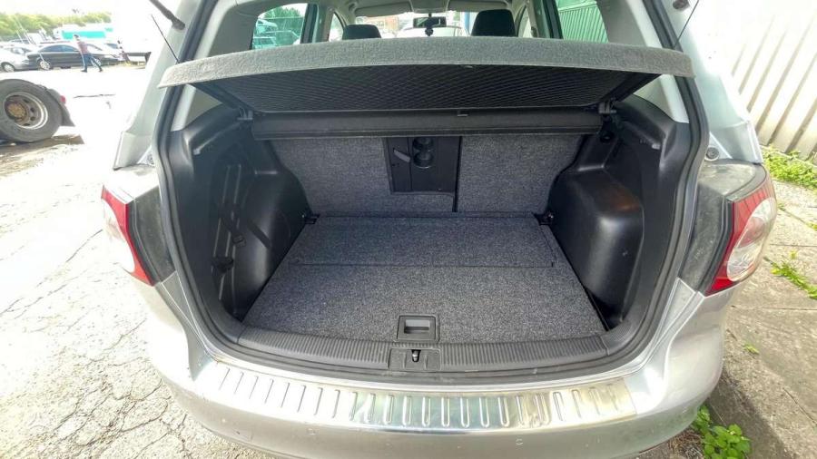 Pelēks Volkswagen Golf Plus 2011 Kauņa, ar dzinēja tilpumu 1.39 L un nobraukumu 199 tūkst. km par 3200 €, foto 11 vietnē AUTOMOTO.COM.LV