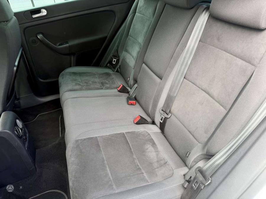 Pelēks Volkswagen Golf Plus 2011 Viļņa, ar dzinēja tilpumu 1.40 L un nobraukumu 261 tūkst. km par 5250 €, foto 20 vietnē AUTOMOTO.COM.LV