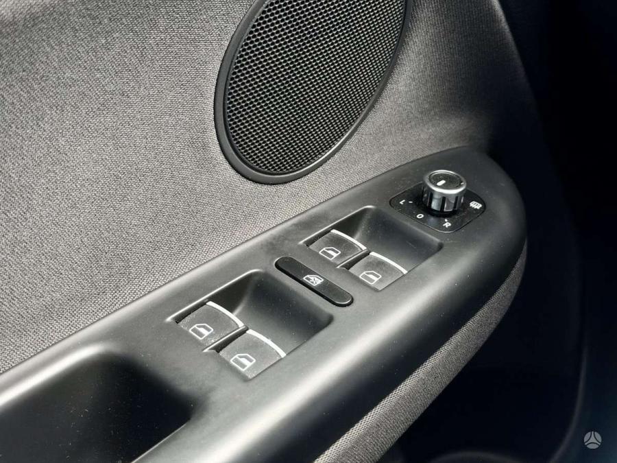 Pelēks Volkswagen Golf Plus 2011 Viļņa, ar dzinēja tilpumu 1.40 L un nobraukumu 261 tūkst. km par 5250 €, foto 31 vietnē AUTOMOTO.COM.LV