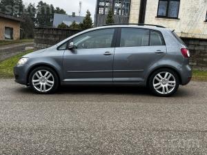 Pelēks Volkswagen Golf Plus 2012 Valmiera, ar dzinēja tilpumu 1.60 L un nobraukumu 285 tūkst. km par 3700 €, foto 3 vietnē AUTOMOTO.COM.LV