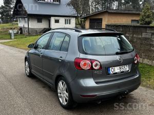 Pelēks Volkswagen Golf Plus 2012 Valmiera, ar dzinēja tilpumu 1.60 L un nobraukumu 285 tūkst. km par 3700 €, foto 5 vietnē AUTOMOTO.COM.LV