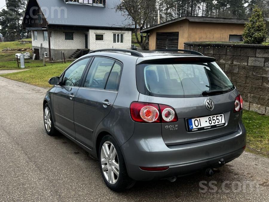 Pelēks Volkswagen Golf Plus 2012 Valmiera, ar dzinēja tilpumu 1.60 L un nobraukumu 285 tūkst. km par 3700 €, foto 5 vietnē AUTOMOTO.COM.LV