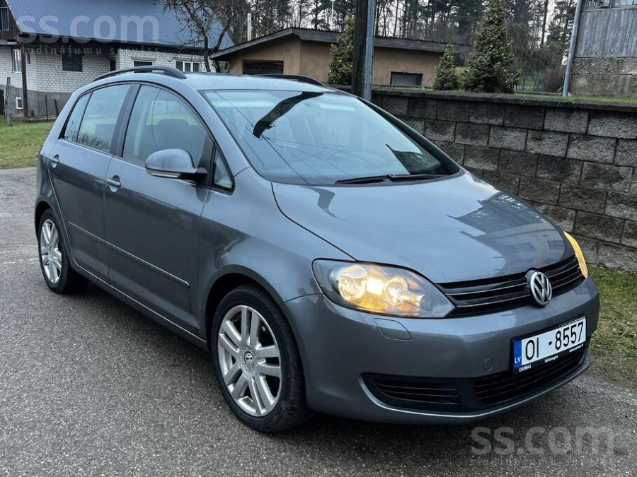 Pelēks Volkswagen Golf Plus 2012 Valmiera, ar dzinēja tilpumu 1.60 L un nobraukumu 285 tūkst. km par 3700 €, foto 8 vietnē AUTOMOTO.COM.LV