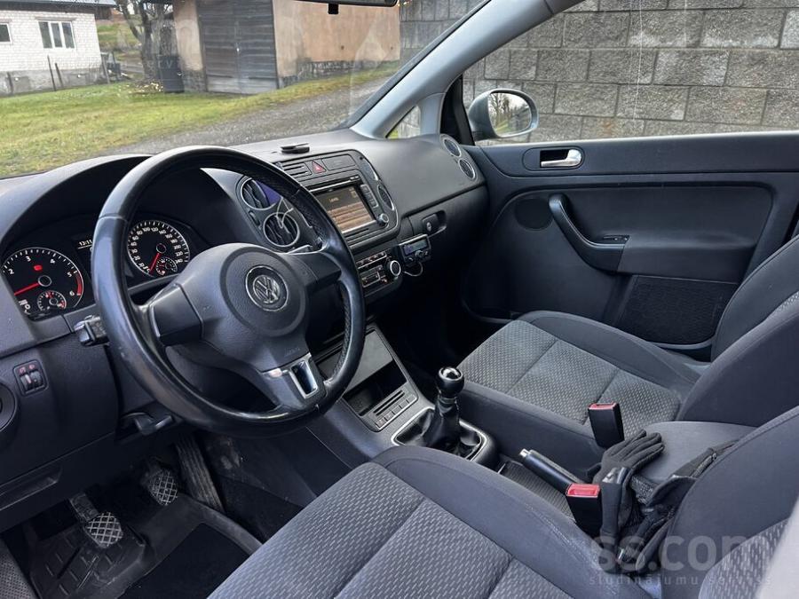 Pelēks Volkswagen Golf Plus 2012 Valmiera, ar dzinēja tilpumu 1.60 L un nobraukumu 285 tūkst. km par 3700 €, foto 15 vietnē AUTOMOTO.COM.LV