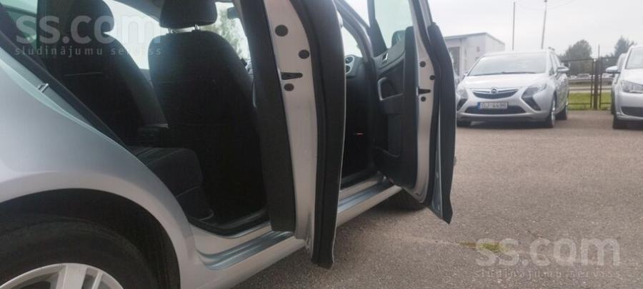 Grey Volkswagen Golf Plus 2012 in Riga, with an engine capacity of 1.20 L and mileage of 0 thousand km for 4900 €, photo 17 on AUTOMOTO.COM.LV