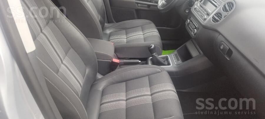 Grey Volkswagen Golf Plus 2012 in Riga, with an engine capacity of 1.20 L and mileage of 0 thousand km for 4900 €, photo 19 on AUTOMOTO.COM.LV