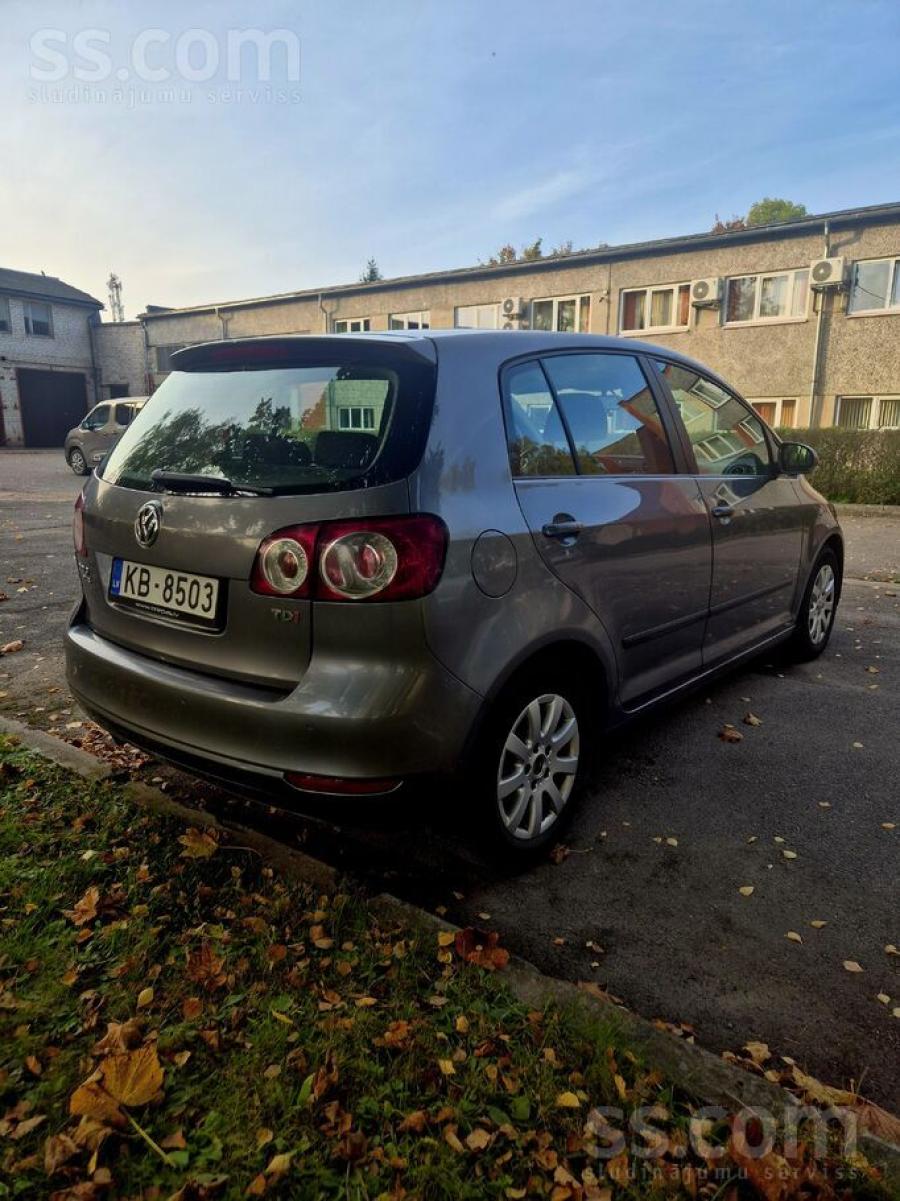 Grey Volkswagen Golf Plus 2012 in Jekabpils, with an engine capacity of 1.60 L and mileage of 224 thousand km for 4200 €, photo 5 on AUTOMOTO.COM.LV