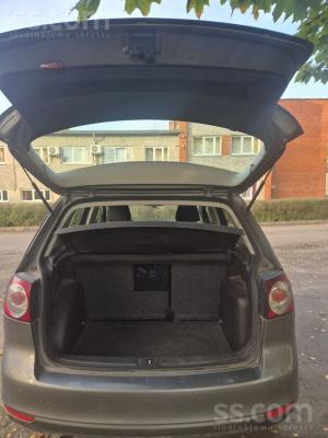 Grey Volkswagen Golf Plus 2012 in Jekabpils, with an engine capacity of 1.60 L and mileage of 224 thousand km for 4200 €, photo 9 on AUTOMOTO.COM.LV