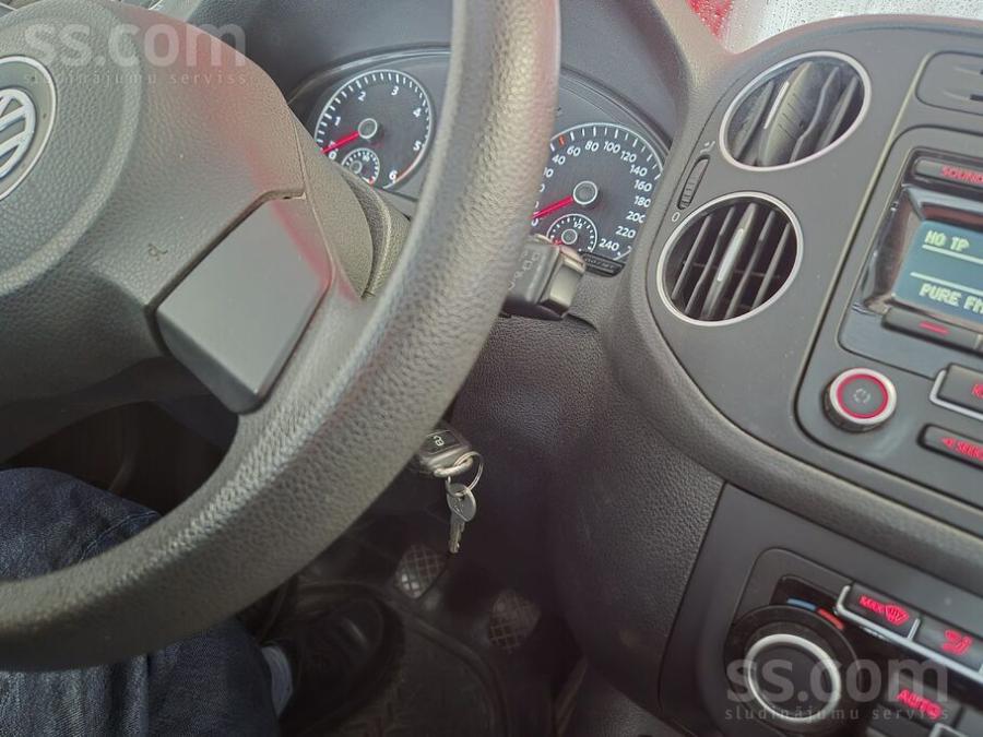 Grey Volkswagen Golf Plus 2012 in Jekabpils, with an engine capacity of 1.60 L and mileage of 224 thousand km for 4200 €, photo 18 on AUTOMOTO.COM.LV