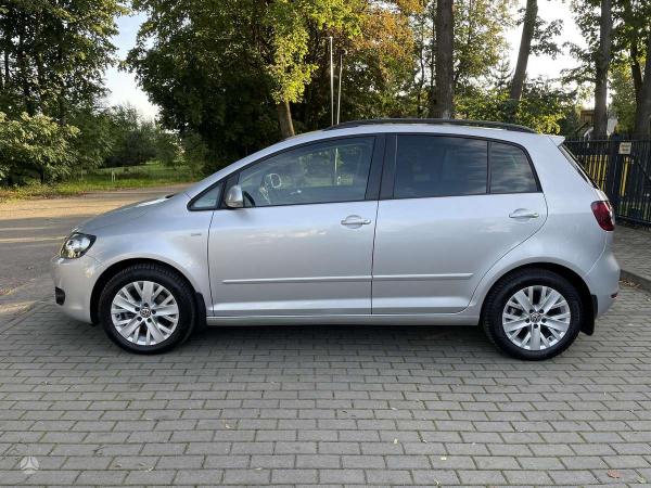 Volkswagen Golf Plus 2013 in Kaunas on AUTOMOTO.COM.LV Grey Volkswagen Golf Plus 2013 in Kaunas, with an engine capacity of 1.60 L and mileage of 101 thousand km for 6590 €, photo 3 on AUTOMOTO.COM.LV
