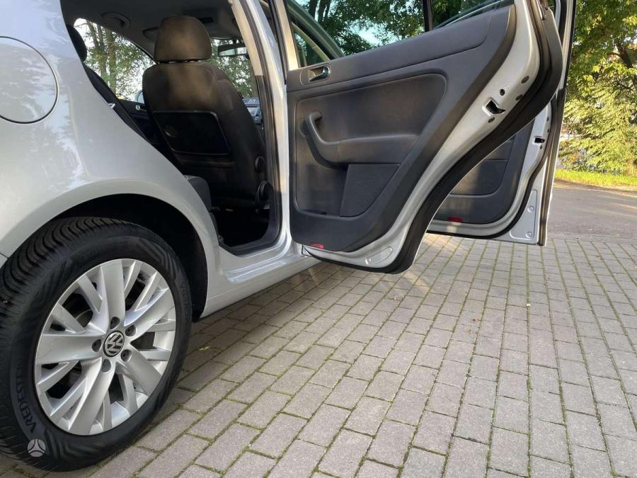 Grey Volkswagen Golf Plus 2013 in Kaunas, with an engine capacity of 1.60 L and mileage of 101 thousand km for 6590 €, photo 13 on AUTOMOTO.COM.LV