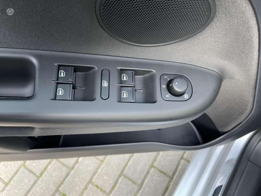 Grey Volkswagen Golf Plus 2013 in Kaunas, with an engine capacity of 1.60 L and mileage of 101 thousand km for 6590 €, photo 24 on AUTOMOTO.COM.LV