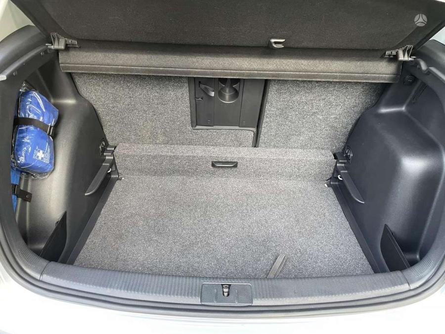 Grey Volkswagen Golf Plus 2013 in Kaunas, with an engine capacity of 1.60 L and mileage of 101 thousand km for 6590 €, photo 29 on AUTOMOTO.COM.LV