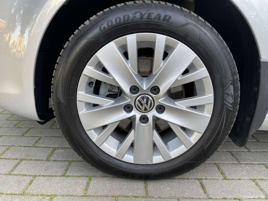 Grey Volkswagen Golf Plus 2013 in Kaunas, with an engine capacity of 1.60 L and mileage of 101 thousand km for 6590 €, photo 31 on AUTOMOTO.COM.LV