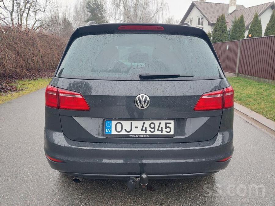 Grey Volkswagen Golf Plus 2015 in Riga, with an engine capacity of 1.60 L and mileage of 0 thousand km for 6995 €, photo 8 on AUTOMOTO.COM.LV