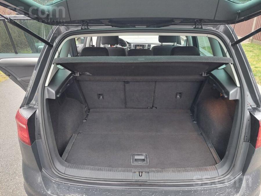 Grey Volkswagen Golf Plus 2015 in Riga, with an engine capacity of 1.60 L and mileage of 0 thousand km for 6995 €, photo 16 on AUTOMOTO.COM.LV