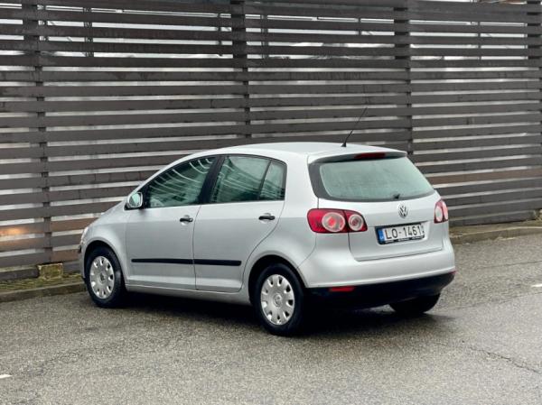 Pelēks Volkswagen Golf Plus 2005 Rīga, ar dzinēja tilpumu 1.90 L un nobraukumu 0 tūkst. km par 2600 €, foto 4 vietnē AUTOMOTO.COM.LV