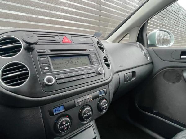 Pelēks Volkswagen Golf Plus 2005 Rīga, ar dzinēja tilpumu 1.90 L un nobraukumu 0 tūkst. km par 2600 €, foto 9 vietnē AUTOMOTO.COM.LV