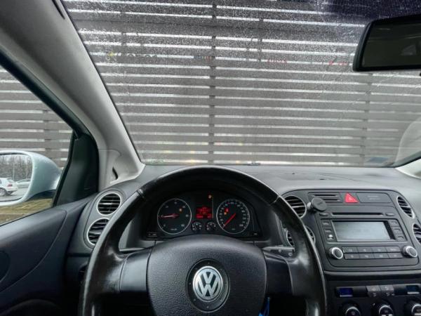 Pelēks Volkswagen Golf Plus 2005 Rīga, ar dzinēja tilpumu 1.90 L un nobraukumu 0 tūkst. km par 2600 €, foto 10 vietnē AUTOMOTO.COM.LV