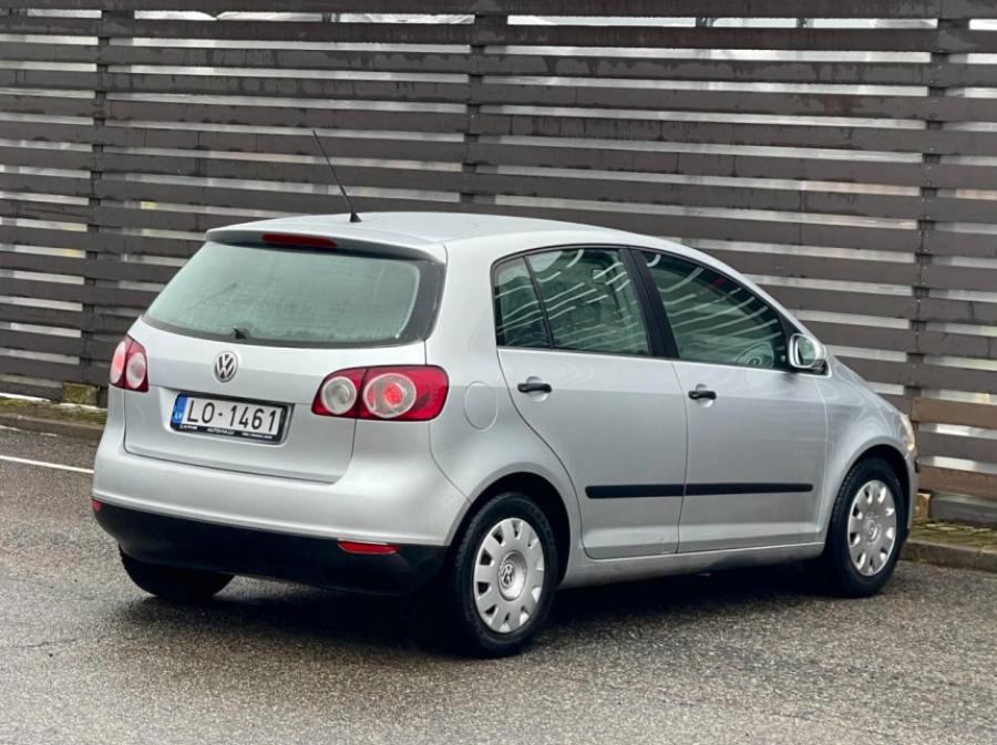 Pelēks Volkswagen Golf Plus 2005 Rīga, ar dzinēja tilpumu 1.90 L un nobraukumu 0 tūkst. km par 2600 €, foto 6 vietnē AUTOMOTO.COM.LV
