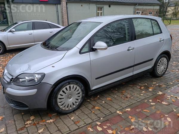 Pelēks Volkswagen Golf Plus 2005 Jēkabpils, ar dzinēja tilpumu 1.90 L un nobraukumu 364 tūkst. km par 1300 €, foto 3 vietnē AUTOMOTO.COM.LV
