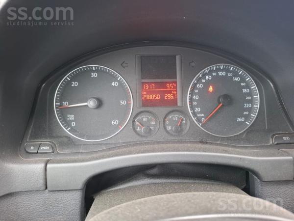 Grey Volkswagen Golf Plus 2005 in Madona, with an engine capacity of 1.90 L and mileage of 299 thousand km for 900 €, photo 5 on AUTOMOTO.COM.LV