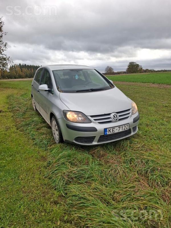 Grey Volkswagen Golf Plus 2005 in Madona, with an engine capacity of 1.90 L and mileage of 299 thousand km for 900 €, photo 6 on AUTOMOTO.COM.LV