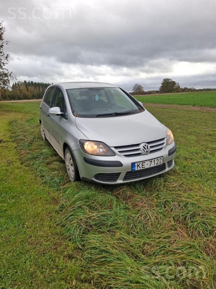 Grey Volkswagen Golf Plus 2005 in Madona, with an engine capacity of 1.90 L and mileage of 299 thousand km for 900 €, photo 6 on AUTOMOTO.COM.LV