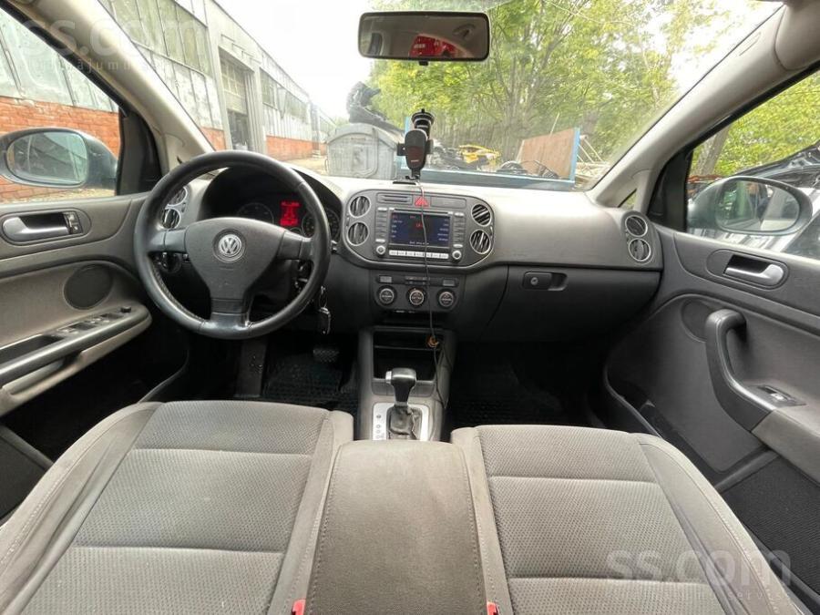 Grey Volkswagen Golf Plus 2006 in Tukums, with an engine capacity of 1.90 L and mileage of 373 thousand km for 1500 €, photo 3 on AUTOMOTO.COM.LV