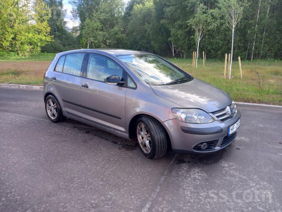 Pelēks Volkswagen Golf Plus 2007 Valmiera, ar dzinēja tilpumu 1.60 L un nobraukumu 208 tūkst. km par 1250 €, foto 3 vietnē AUTOMOTO.COM.LV