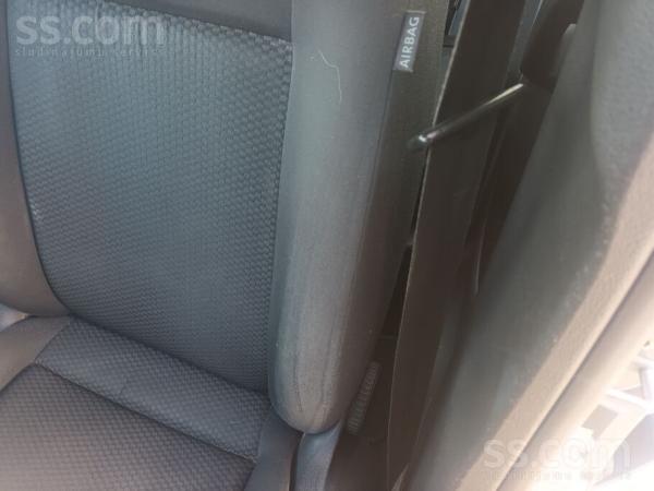 Grey Volkswagen Golf Plus 2009 in Liepaja, with an engine capacity of 1.60 L and mileage of 331 thousand km for 3999 €, photo 10 on AUTOMOTO.COM.LV